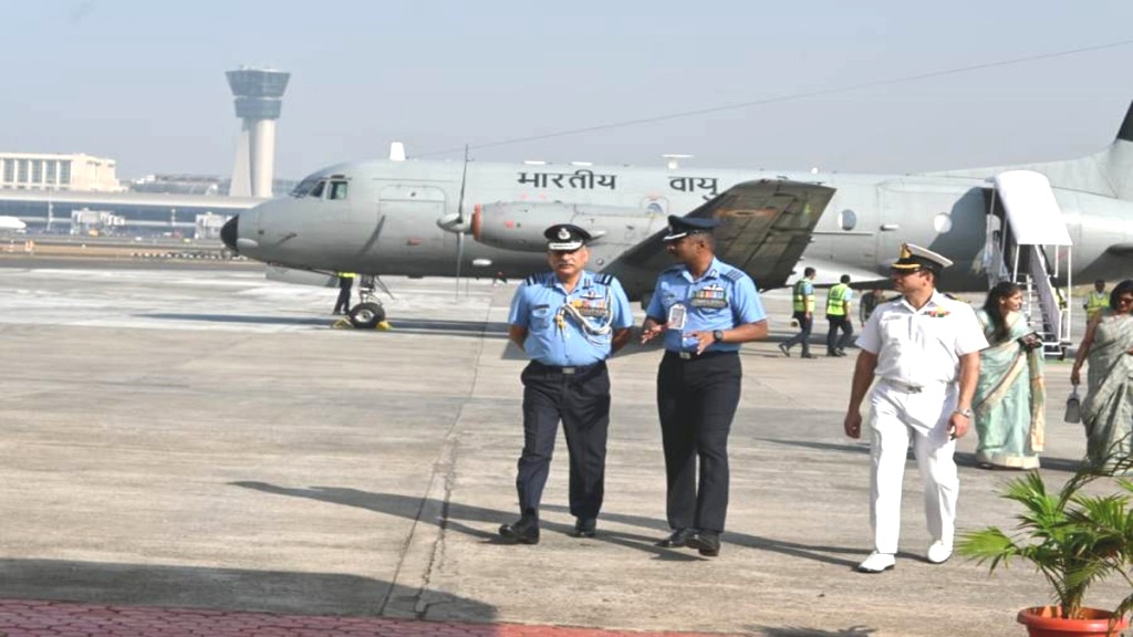 AOC-in-C, South Western Air Command visits Air Force Station, Mumbai ...